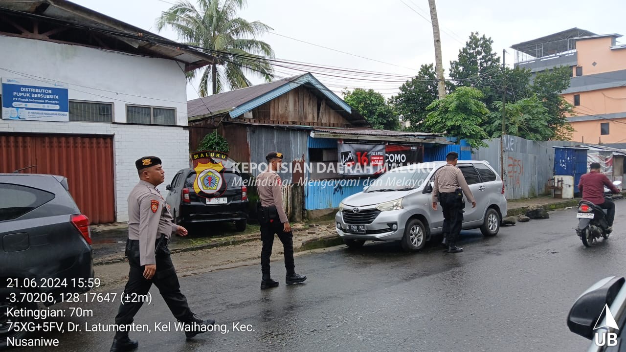 Website Resmi Polda Maluku - Patroli Jalan Kaki Sat Samapta Polresta Ambon: Wujud Nyata ...