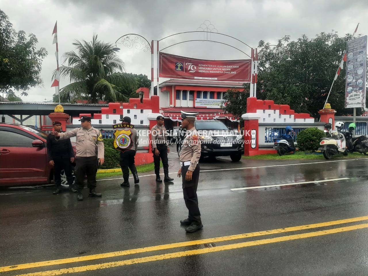 Website Resmi Polda Maluku - Polsek Baguala Laksanakan Pengaturan Arus Lalu Lintas di Titik ...