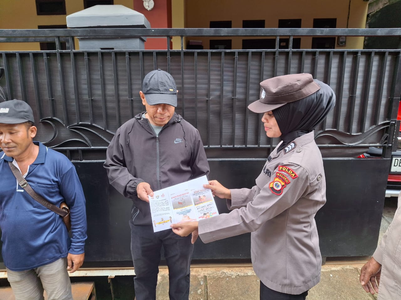 Website Resmi Polda Maluku - Temui Masyarakat Personel Satgas OMP ... Website Resmi Polda Maluku - Temui Masyarakat Personel Satgas OMP ...
