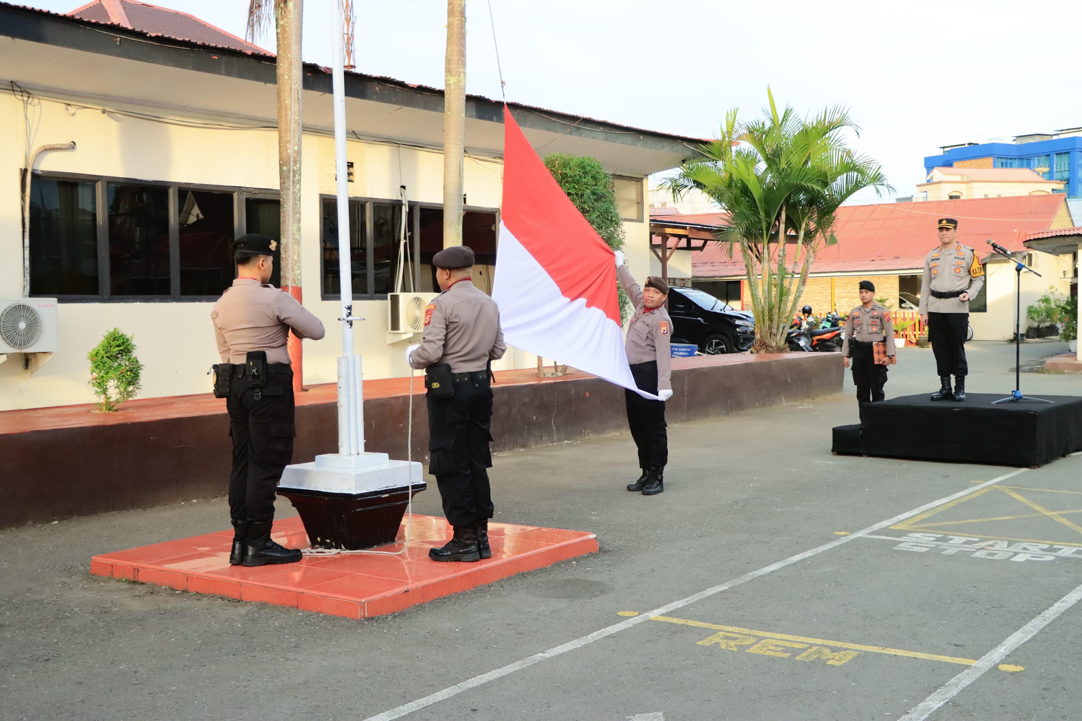 Website Resmi Polda Maluku - UPACARA HARI KESADARAN NASIONAL POLRESTA AMBON BERLANGSUNG KHIDMAT